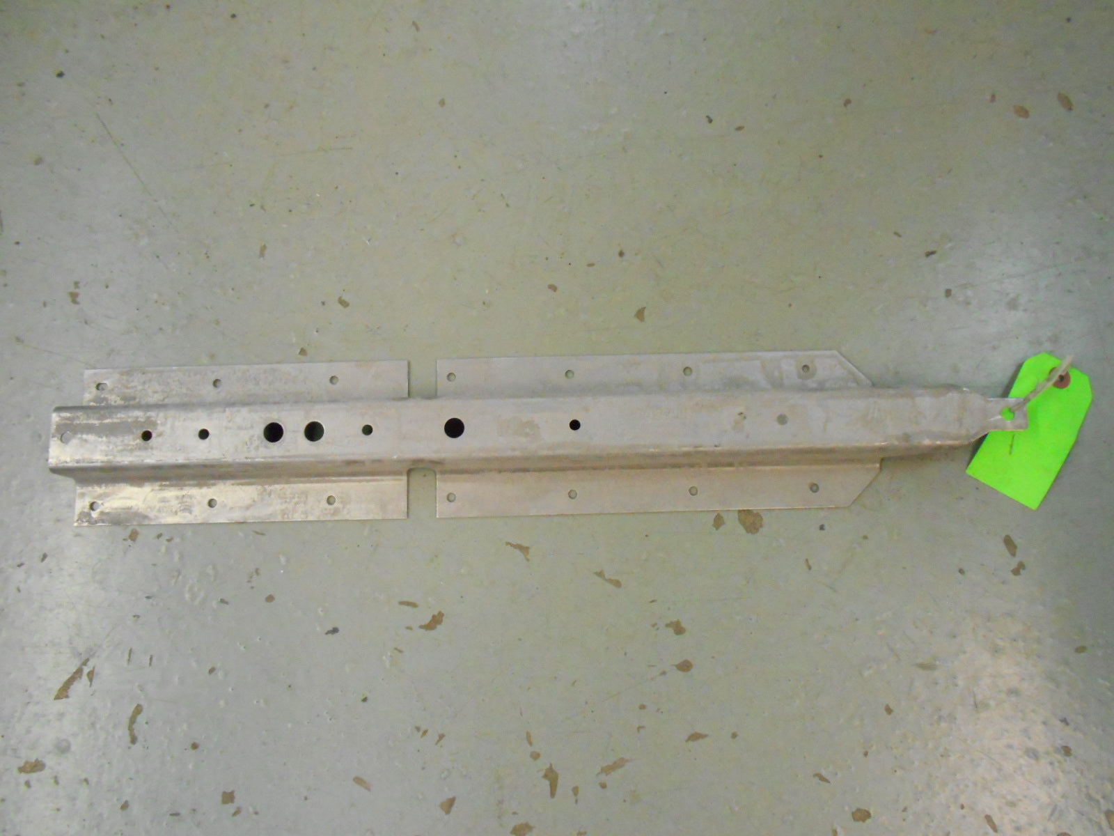 LOWER WALL BRACE - T85-6072 – Peterbilt of Sioux Falls New and Used Parts