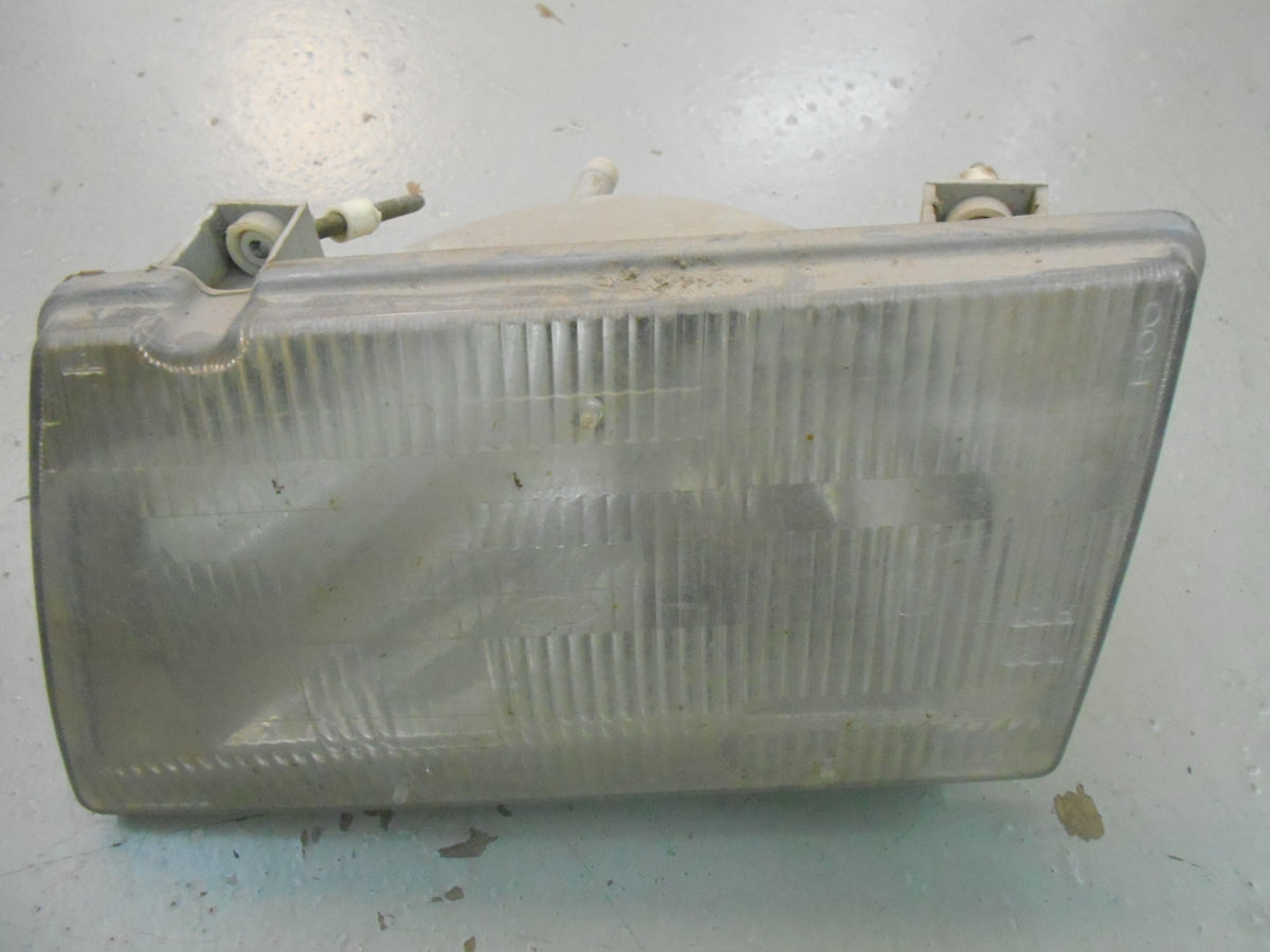 377 HEADLIGHT – Peterbilt of Sioux Falls New and Used Parts