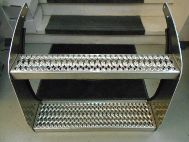 FUEL TANK STEP ASSEMBLY – Peterbilt of Sioux Falls New and Used Parts