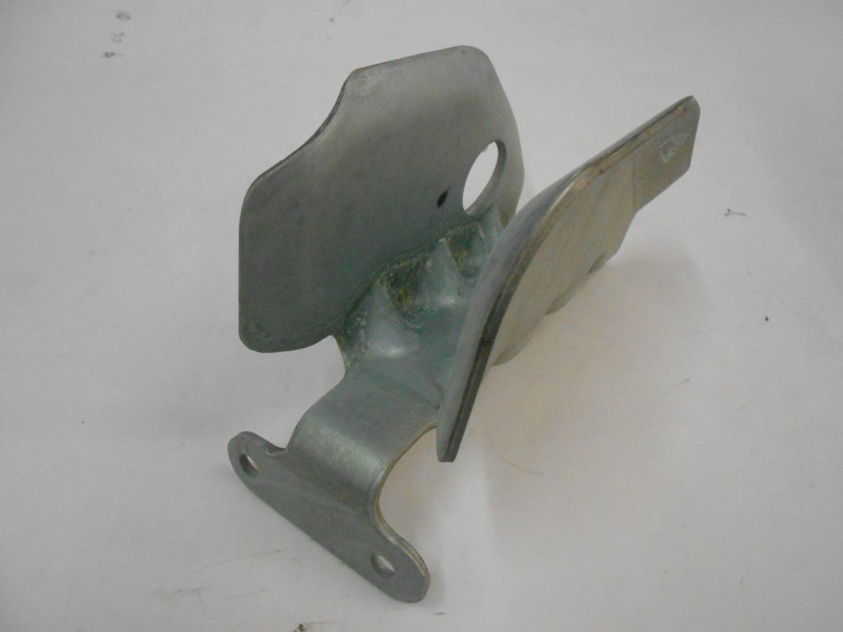 HOOD RECEPTACLE – Peterbilt of Sioux Falls New and Used Parts