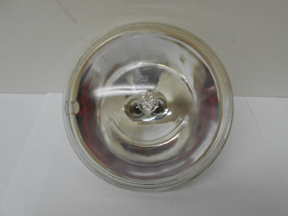 SPOT LIGHT BULB - UH7635 – Peterbilt of Sioux Falls New and Used Parts